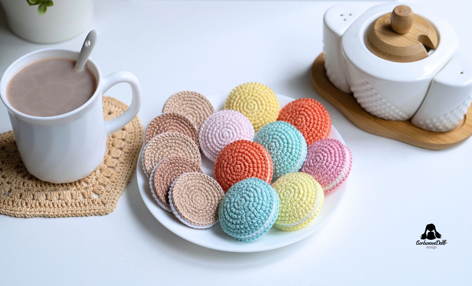 Macaron Crochet Pattern – Free and Simple | GorbunovaDolls