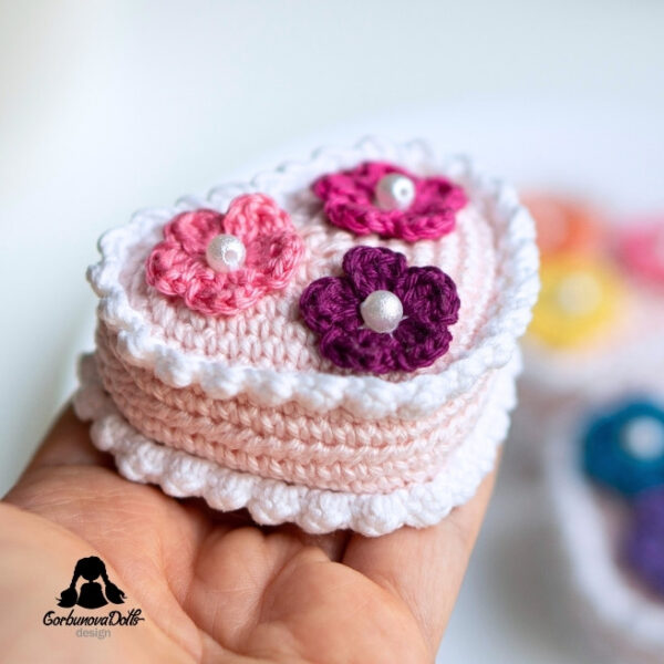 Heart-Shaped Crochet Cake Free Pattern | Mini Cake Tutorial